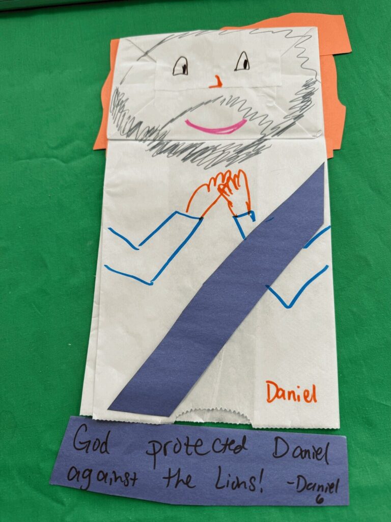 Bible Crafts - Daniel and the Lions’ Den (Daniel 6:1-28) - Ministry To ...